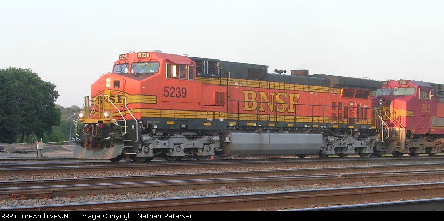 BNSF 5239